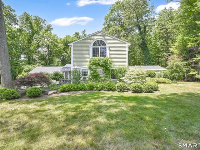 36 Woodside Cir, Simsbury, CT 06070