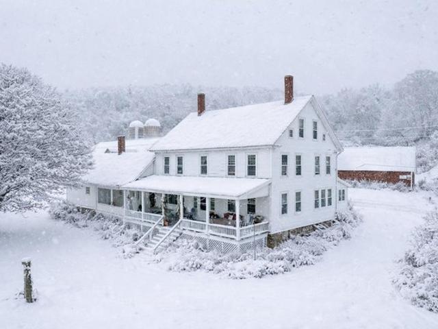 36 Woffenden Rd, Wilmington, VT 05363