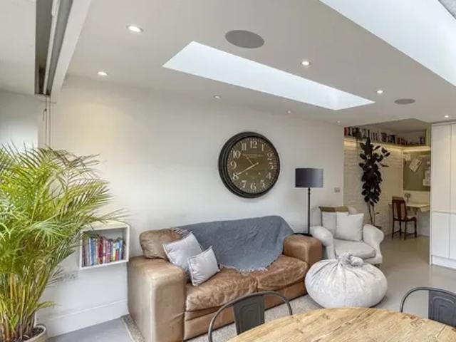36 Aston Road, London, SW20 8BE, United Kingdom | 2 bed apartment for rent #167642084 | Rentberry
