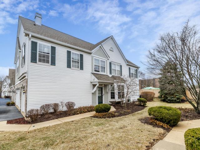 36 Arboretum Dr, Lombard, IL 60148 | MLS #12610 | Compass