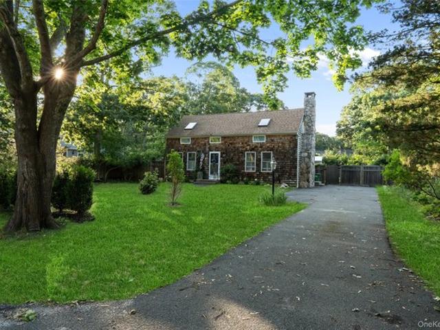 36 Argonne Rd W, Hampton Bays, NY 11946