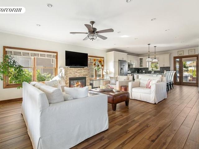 36 Beach 221st St, Queens, NY 11697