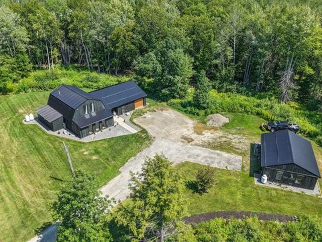 36 Cedar Ln, Plymouth, ME 04969