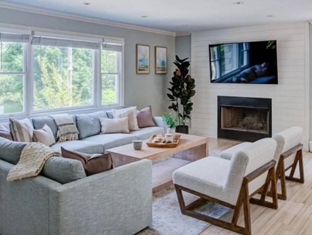 36 Charla Dr, Southampton, NY 11968