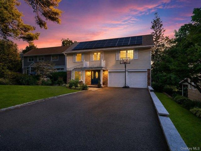 36 Combes Dr, Manhasset, NY 11030