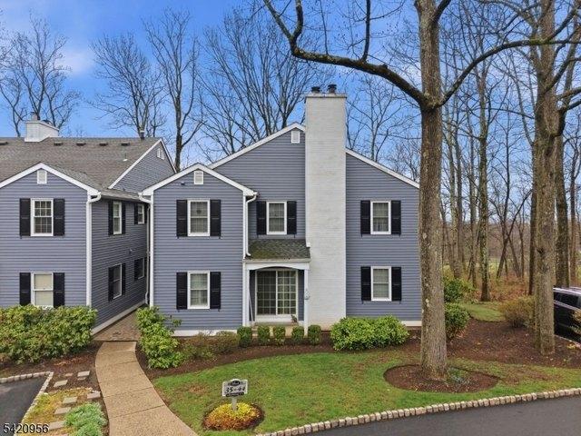 36 Countryside Dr, Bernards Twp, NJ 07920
