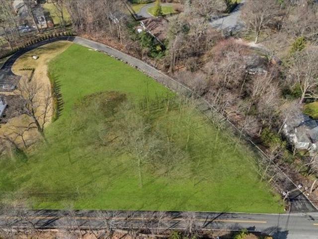 36 Cow Neck Rd, Sands Point, NY 11050