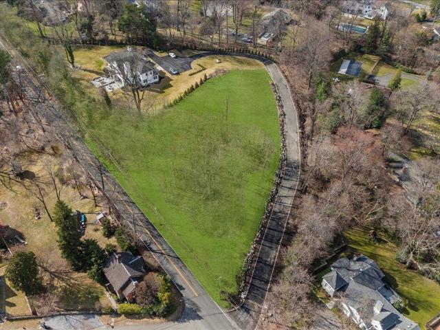 36 Cow Neck Road