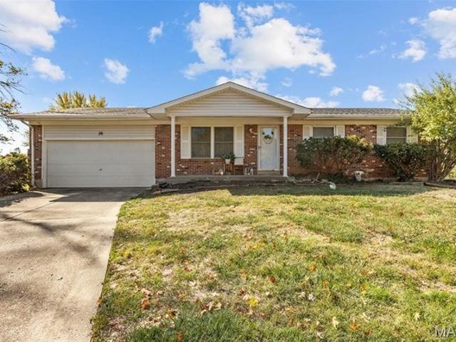36 Cloverdale Dr, Saint Charles, MO 63304
