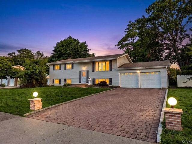 36 Clearview Dr, Wyandanch, NY 11798