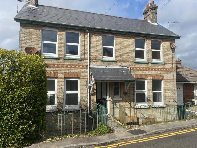 36 Cromwell Road, Poole 2 bed flat to rent £1,150 pcm £265 pw