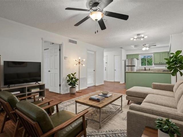 36 Doranne Court SE