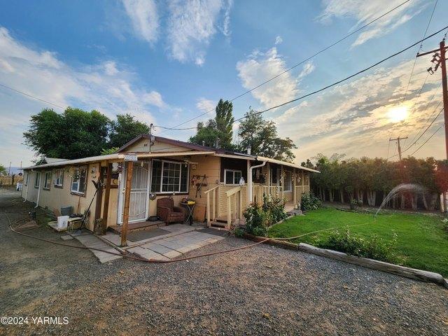 36 E 3rd Ave, Toppenish, WA 98948