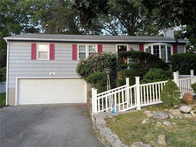 36 Edmond Dr, Warwick, RI 02886