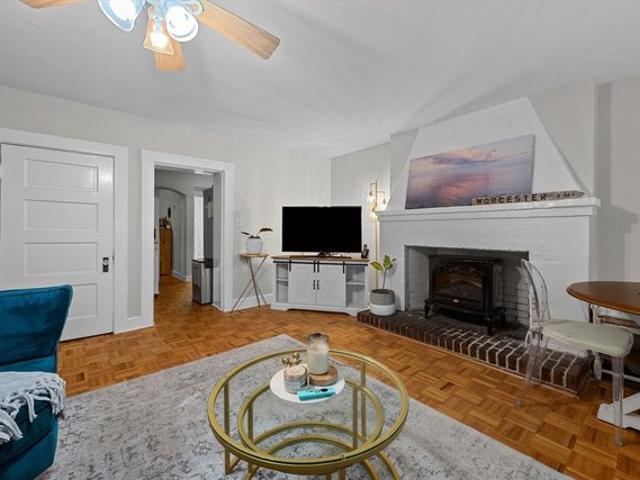 36 Elm St Unit B, Worcester, MA 01609