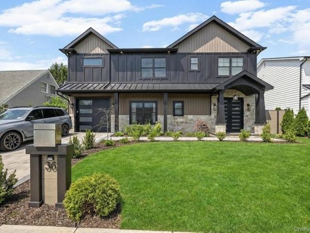 36 Foster Ln, Westbury, NY 11590