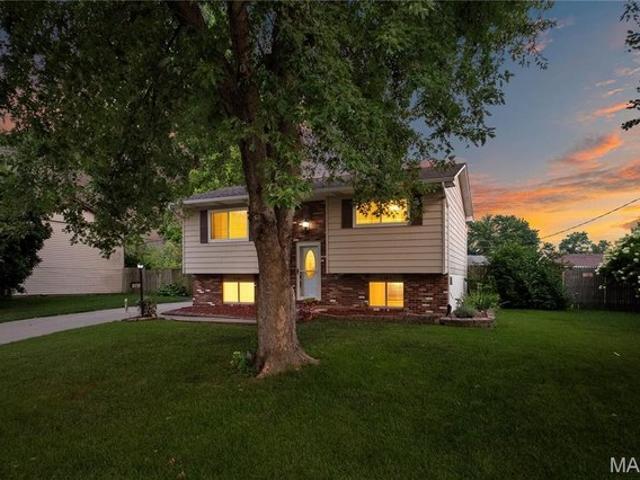 36 Georgetown Dr, Pontoon Beach, IL 62040