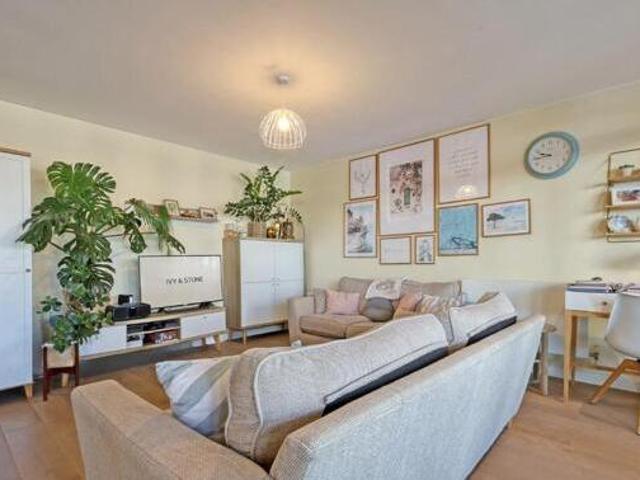 36 Hanover Avenue, Western Beach Apartments, London, 2 Bedroom Apartment