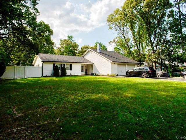 36 Harford Dr, Coram, NY 11727