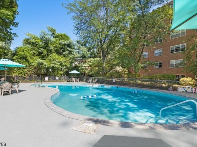 36 Hawthorne Pl, Unit 4Q, Montclair, NJ 07042 | MLS #4034