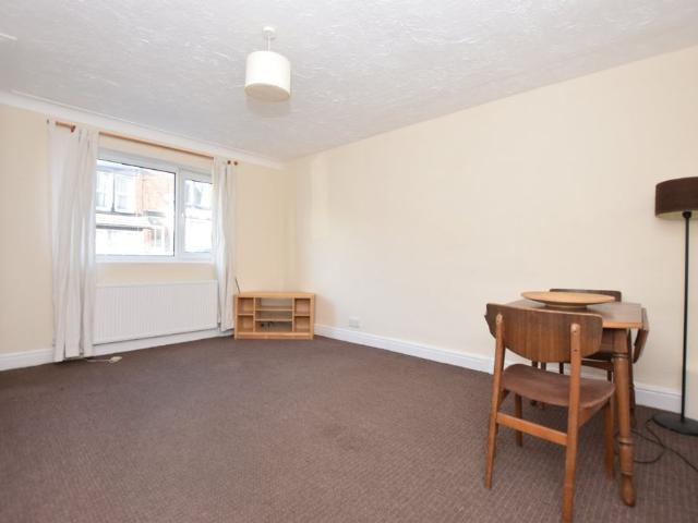 36, Hawksworth Grove, Kirkstall, Leeds, LS5 3NB