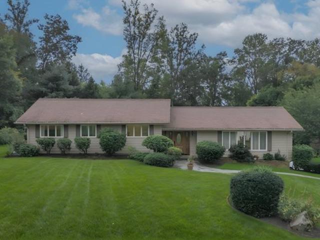 36 Heritage Dr, Woodbury, CT 06798