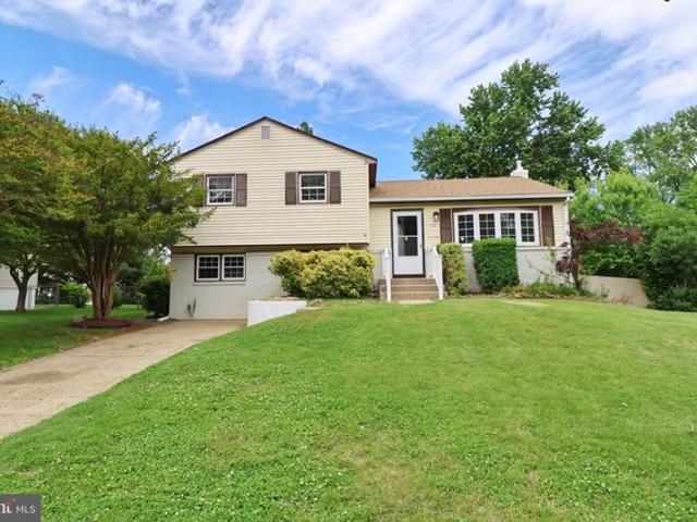 36 Hilton Rd, Mount Holly, NJ 08060