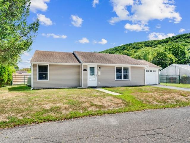 36 Hillview St, Naugatuck, CT 06770