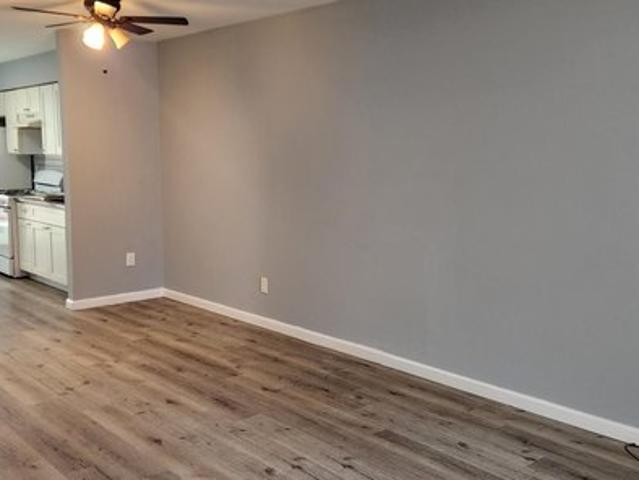 36 Hopewell Ln, Sicklerville, NJ 08081