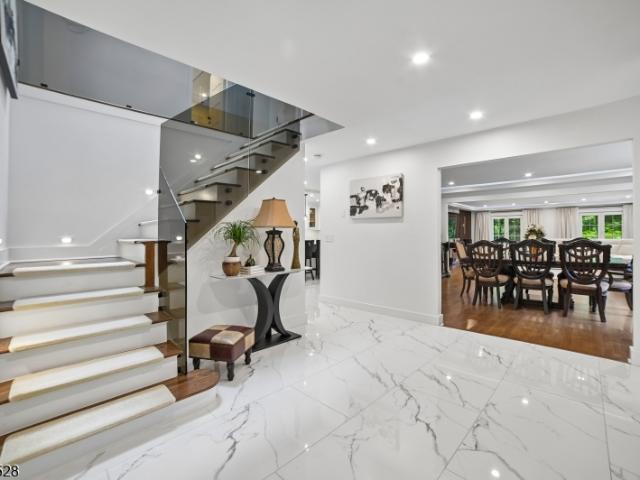 36 Ivy Pl