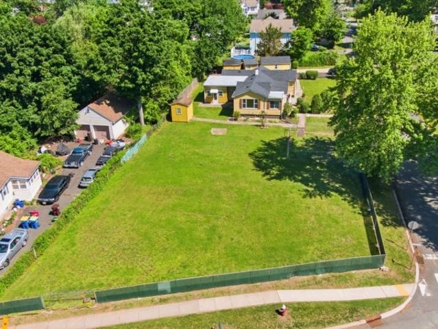36 Leghorn Ave