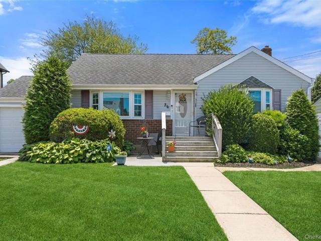 36 Liszt St, Hicksville, NY 11801