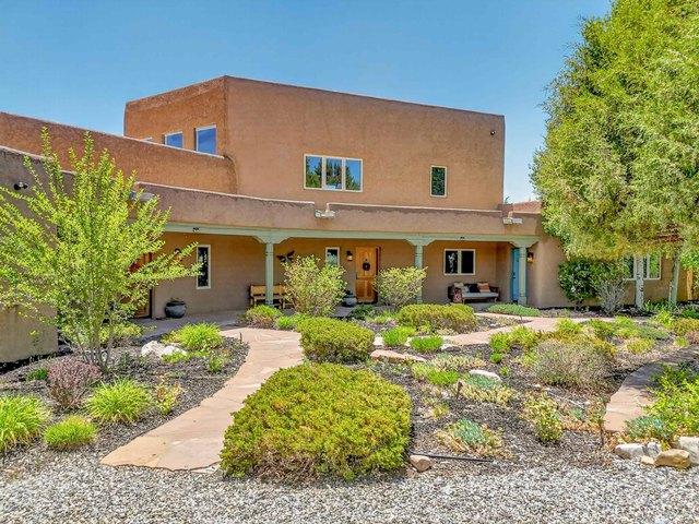 36 Mariposa Rd, Arroyo Seco, NM 87514
