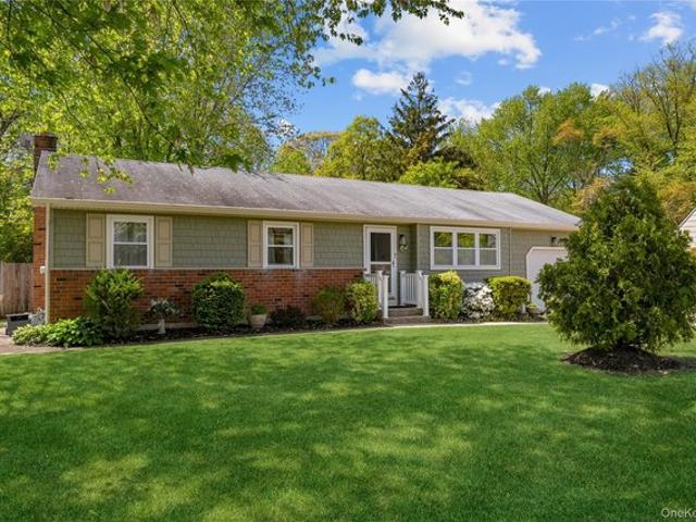 36 Marshall Dr, Selden, NY 11784