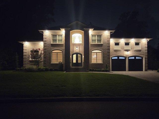 36 Meadow Woods Rd, Lake Success, NY 11020