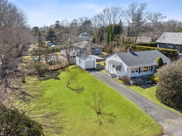 36 Miller Ln E, East Hampton, NY 11937