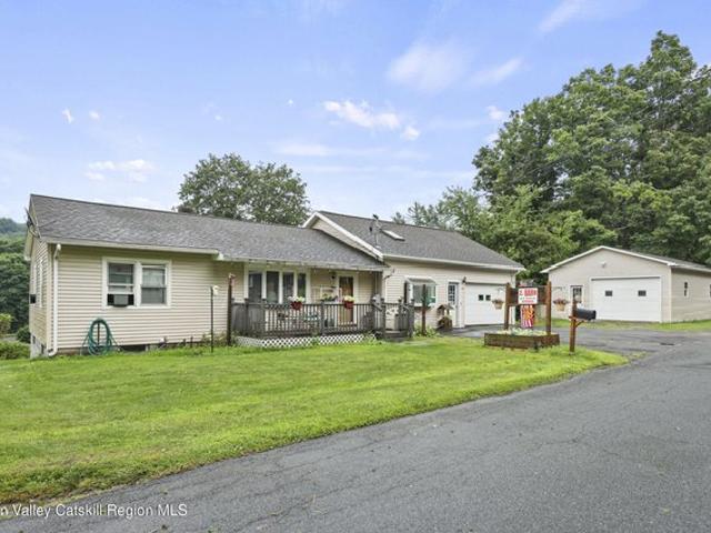 36 N Main St, Berlin, NY 12022