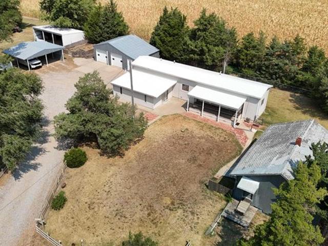 36 NW 100th St, Iuka, KS 67066
