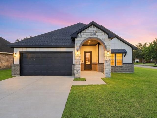 36 Prairie Oaks Dr, La Marque, TX 77510