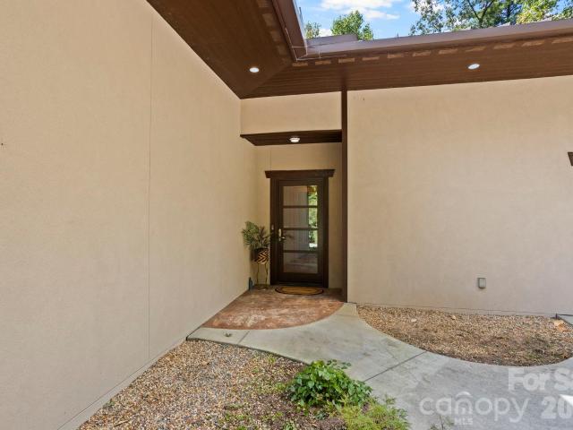 36 Ravenwood Drive