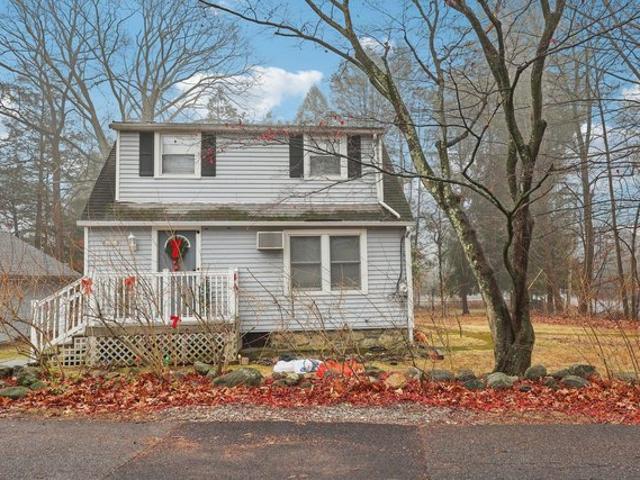 36 Rogers Ln, Yorktown Heights, NY 10598