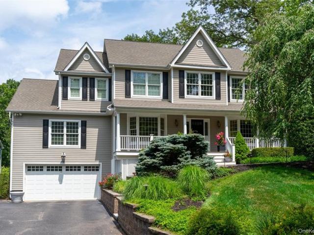 36 Rose Ct, Northport, NY 11768
