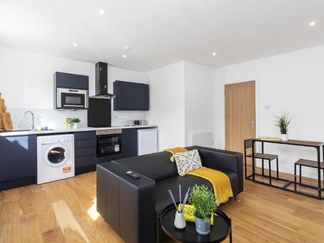 36 Royal Park Road, Leeds LS6 2 bed house to rent £1,551 pcm £358 pw