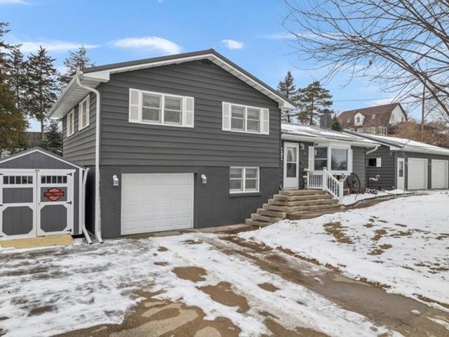 36 Skunk Hollow Rd, La Crescent, MN 55947