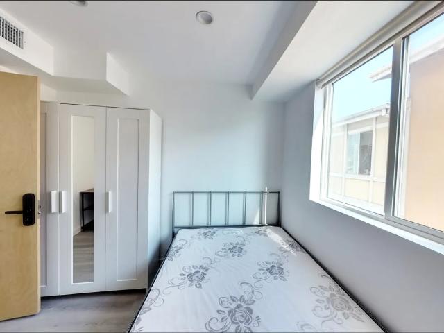 36th St Studio Apartment for Rent at 1814 W 36th St, Los Angeles, CA 90018 Congress North