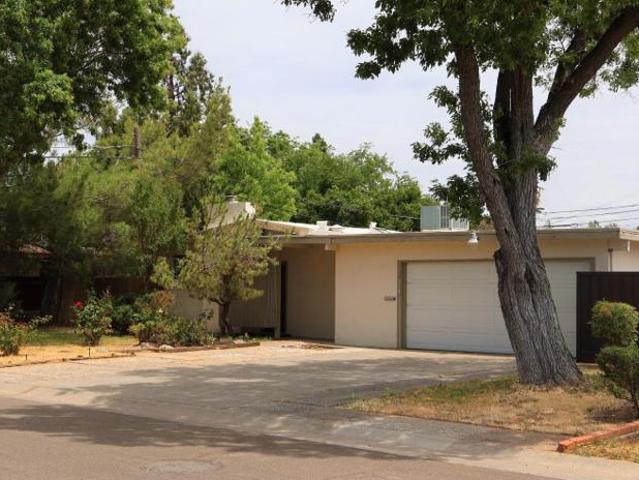 3704 Brownson St, Sacramento, CA 95821