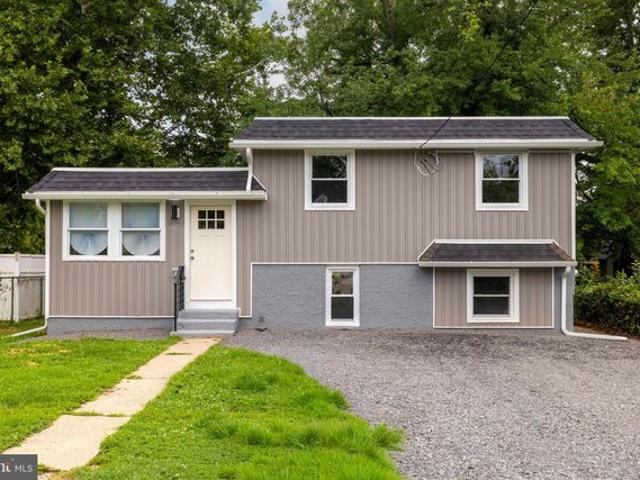3704 Spruce St, Bristol, PA 19007