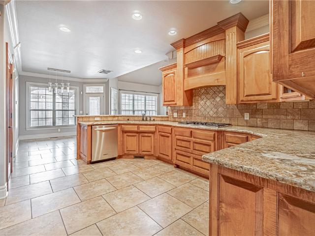 3704 W Legacy Lane