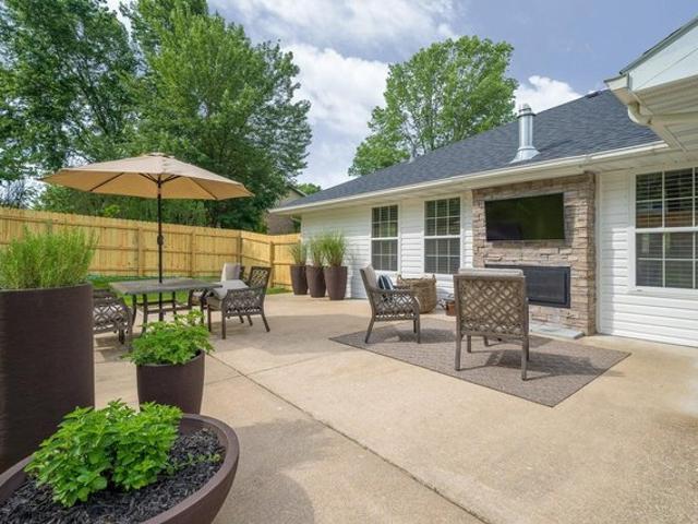 3704 Wakefield Dr, Columbia, MO 65203