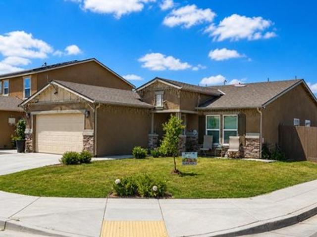 3705 N McCaffrey Ave, Fresno, CA 93722